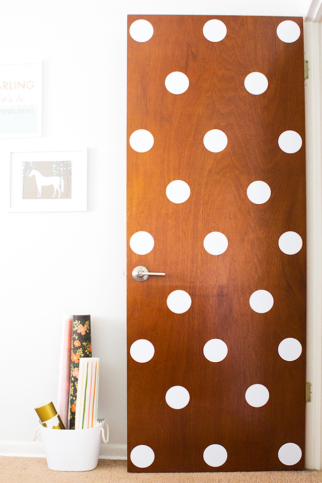 sarah-hearts-diy-polka-dot-door